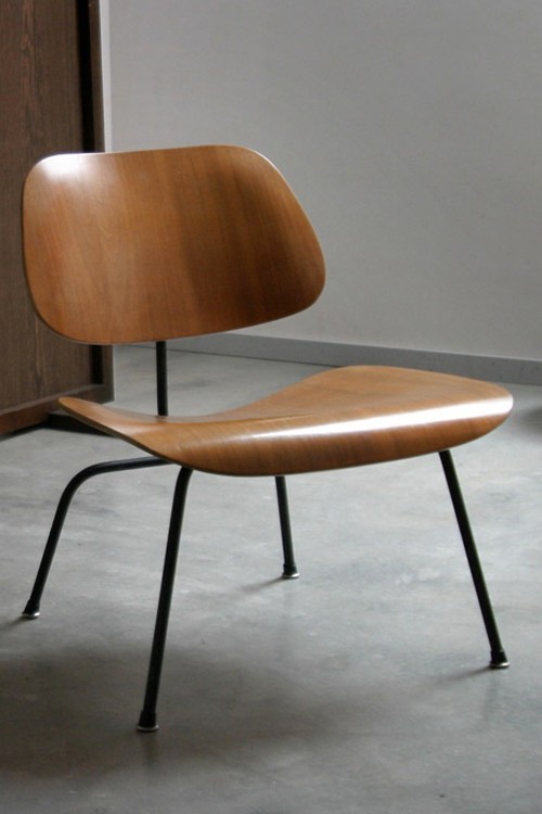 Chaise Plywood Group LCM Vitra - UBER-MODERN